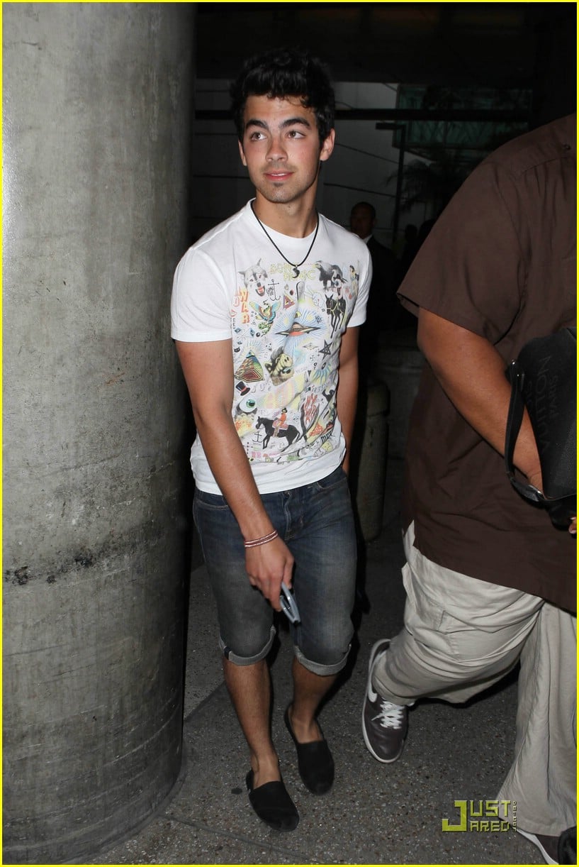 Joe Jonas: Back From Cabo with Cut Offs | Photo 365845 - Photo Gallery ...