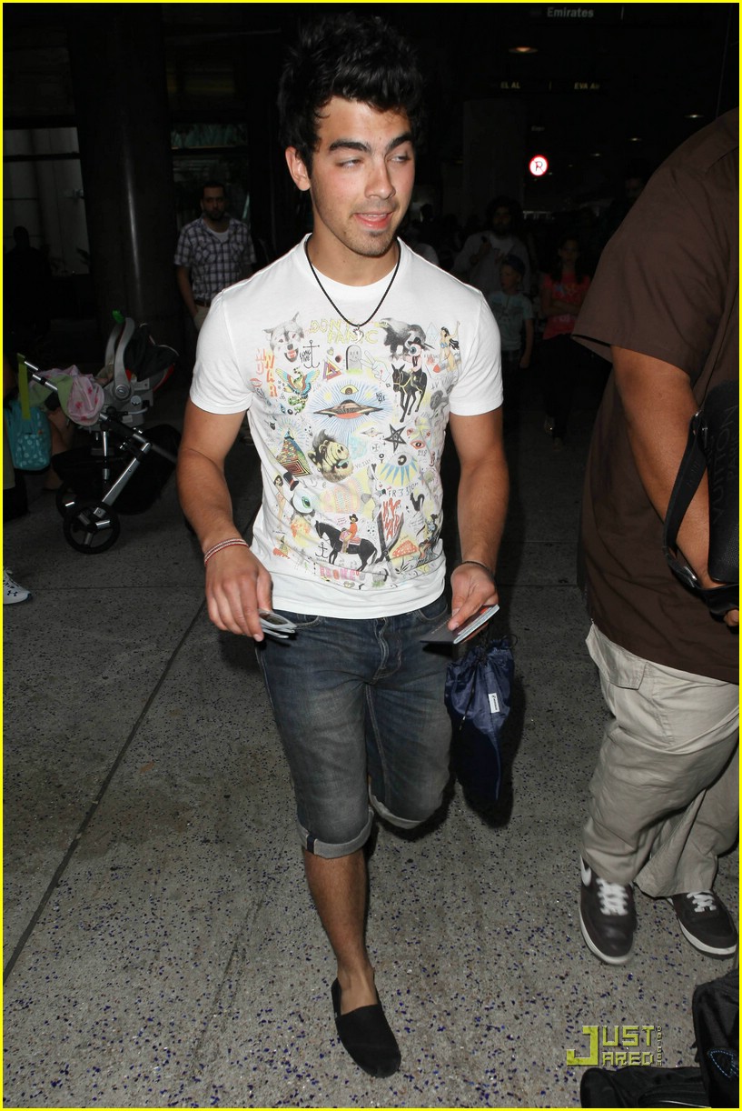 Joe Jonas: Back From Cabo with Cut Offs | Photo 365847 - Photo Gallery ...