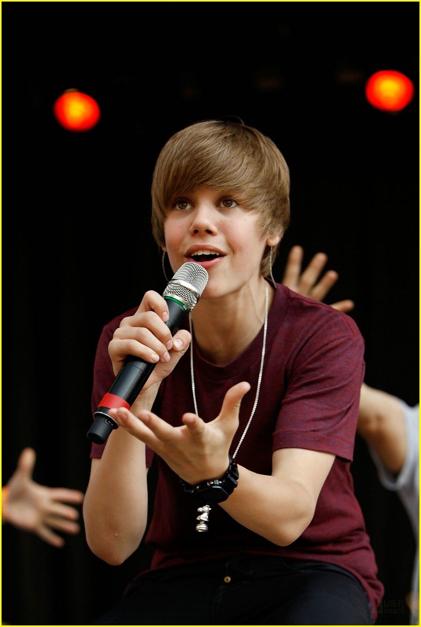 Justin Bieber Makes The White House 'Smile' | Photo 365183 - Photo ...