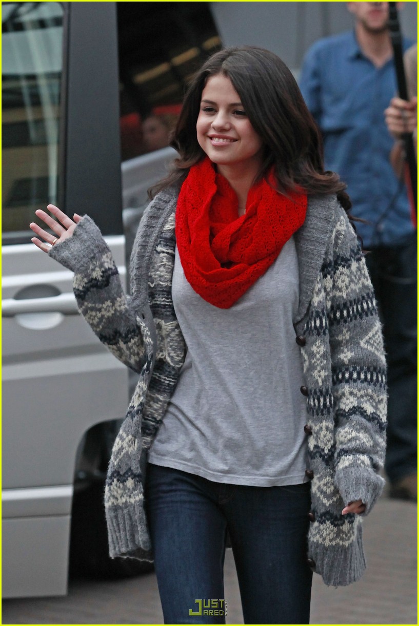 Selena Gomez: No Miley Feud! | Photo 365569 - Photo Gallery | Just ...