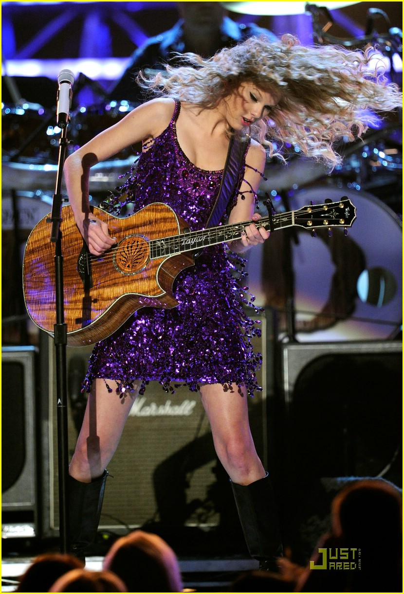 Taylor Swift Plays The Last Rodeo | Photo 367134 - Photo Gallery | Just ...
