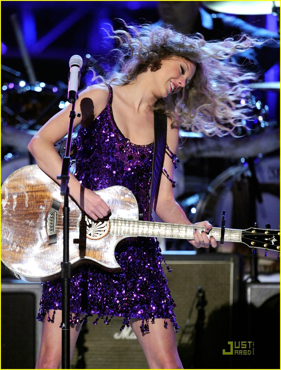 Taylor Swift Plays The Last Rodeo | Photo 367137 - Photo Gallery | Just ...