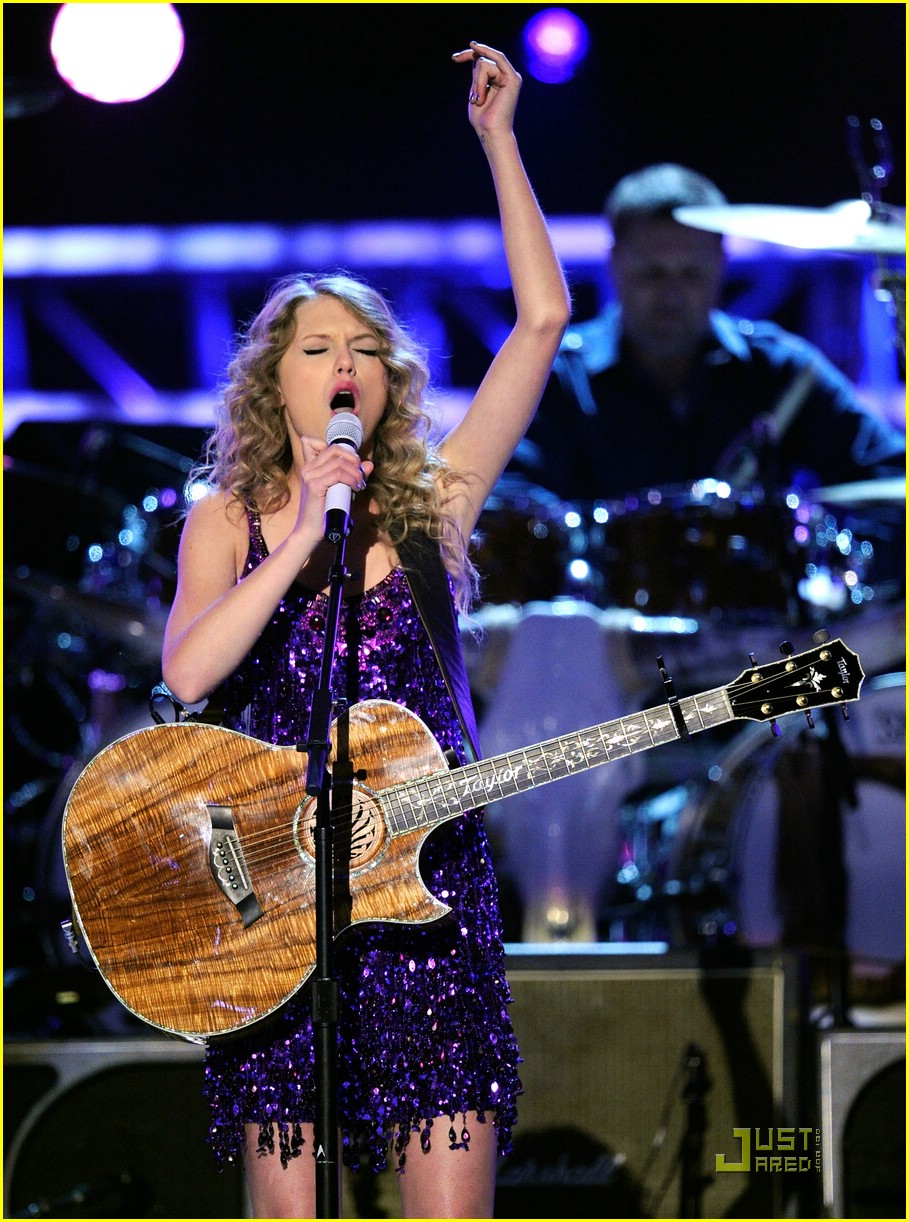 Taylor Swift Plays The Last Rodeo | Photo 367139 - Photo Gallery | Just ...