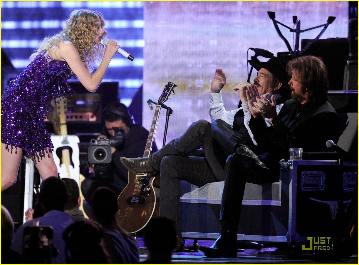 Taylor Swift Plays The Last Rodeo | Photo 367140 - Photo Gallery | Just ...