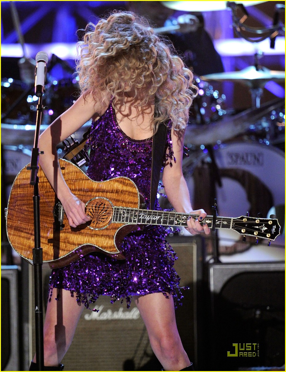 Taylor Swift Plays The Last Rodeo | Photo 367142 - Photo Gallery | Just ...
