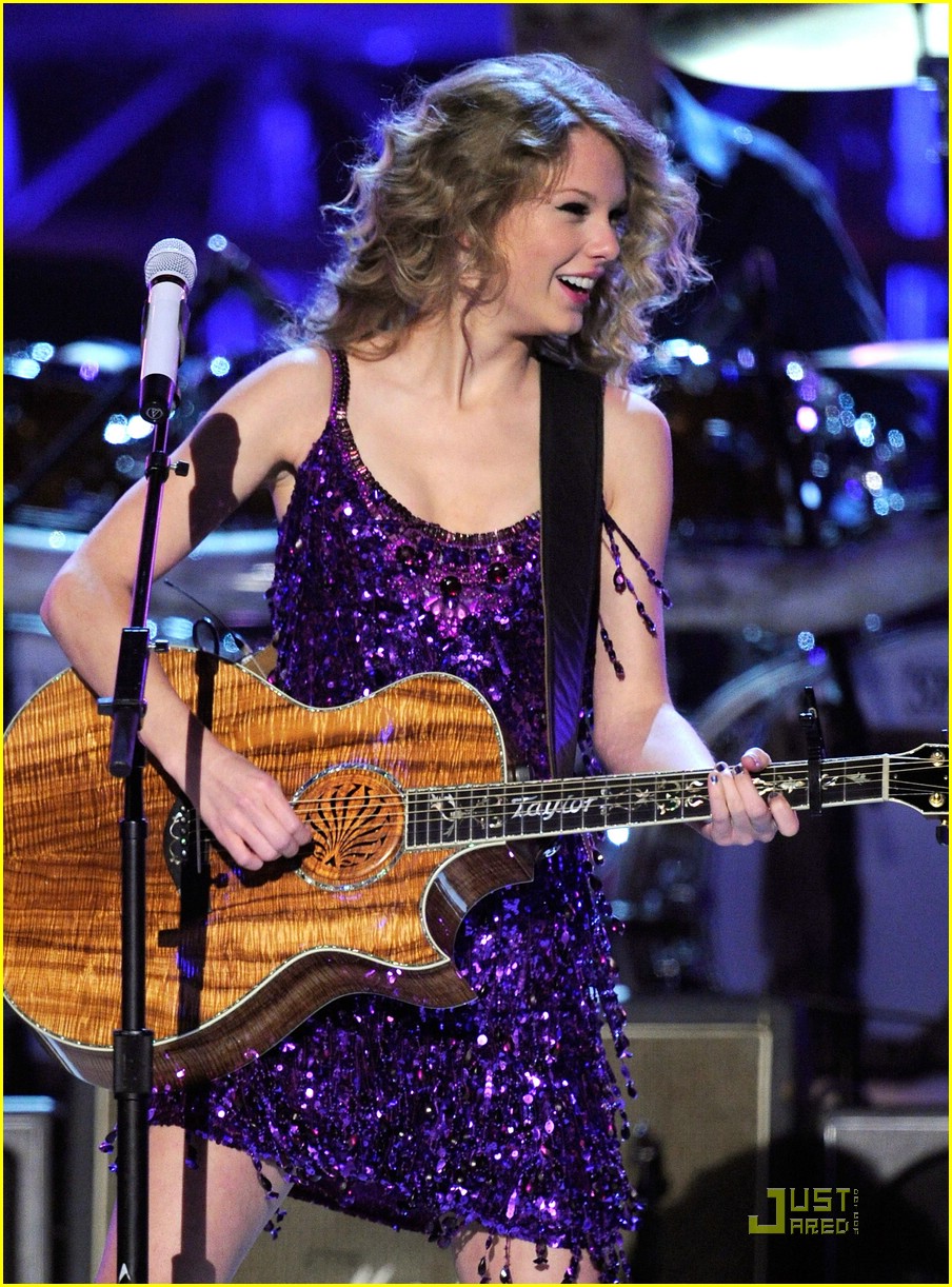 Taylor Swift Plays The Last Rodeo | Photo 367146 - Photo Gallery | Just ...