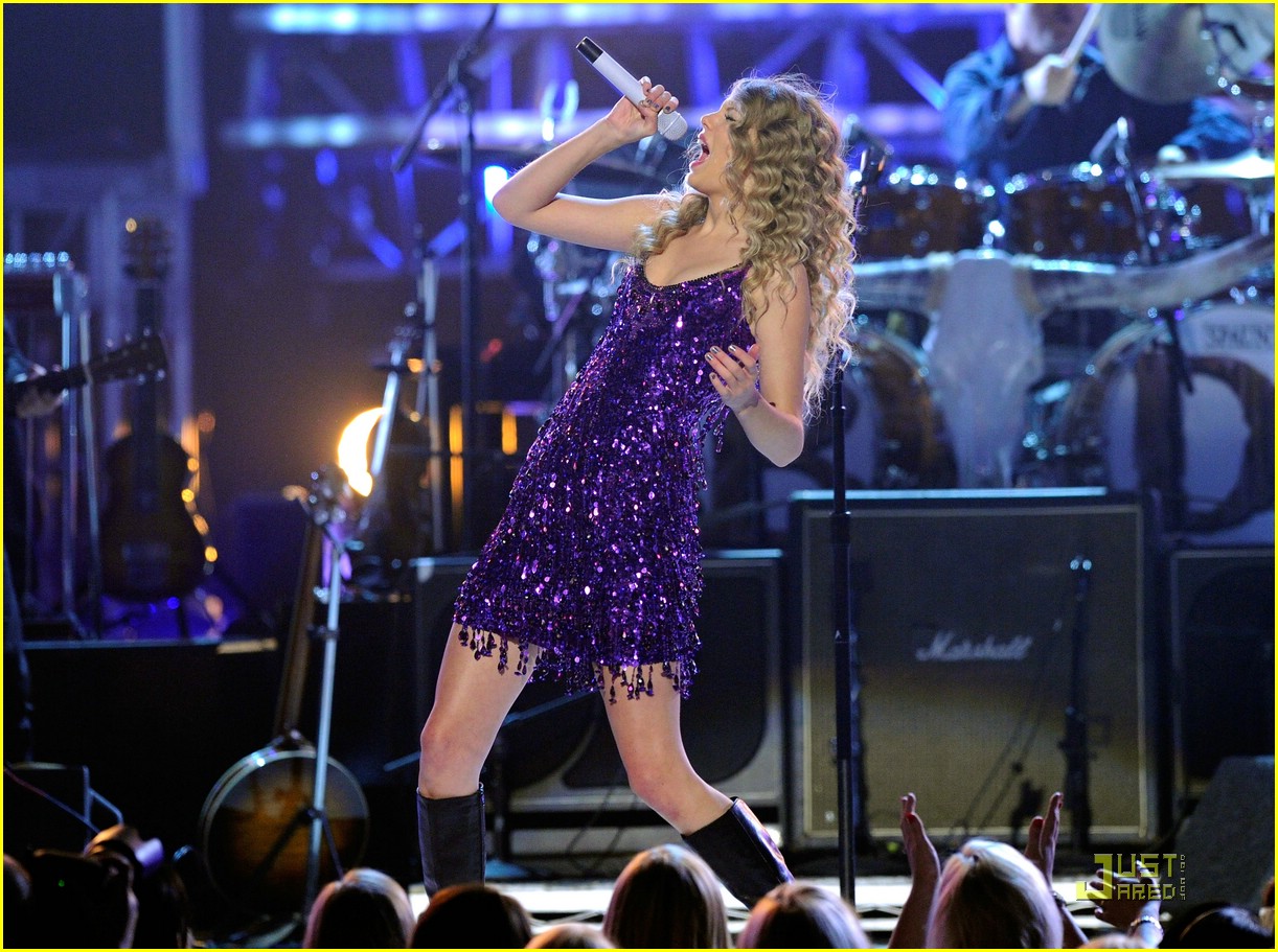 Taylor Swift Plays The Last Rodeo | Photo 367153 - Photo Gallery | Just ...