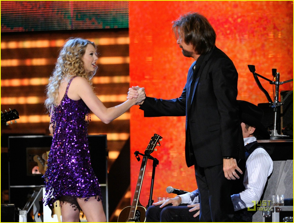 Taylor Swift Plays The Last Rodeo | Photo 367158 - Photo Gallery | Just ...