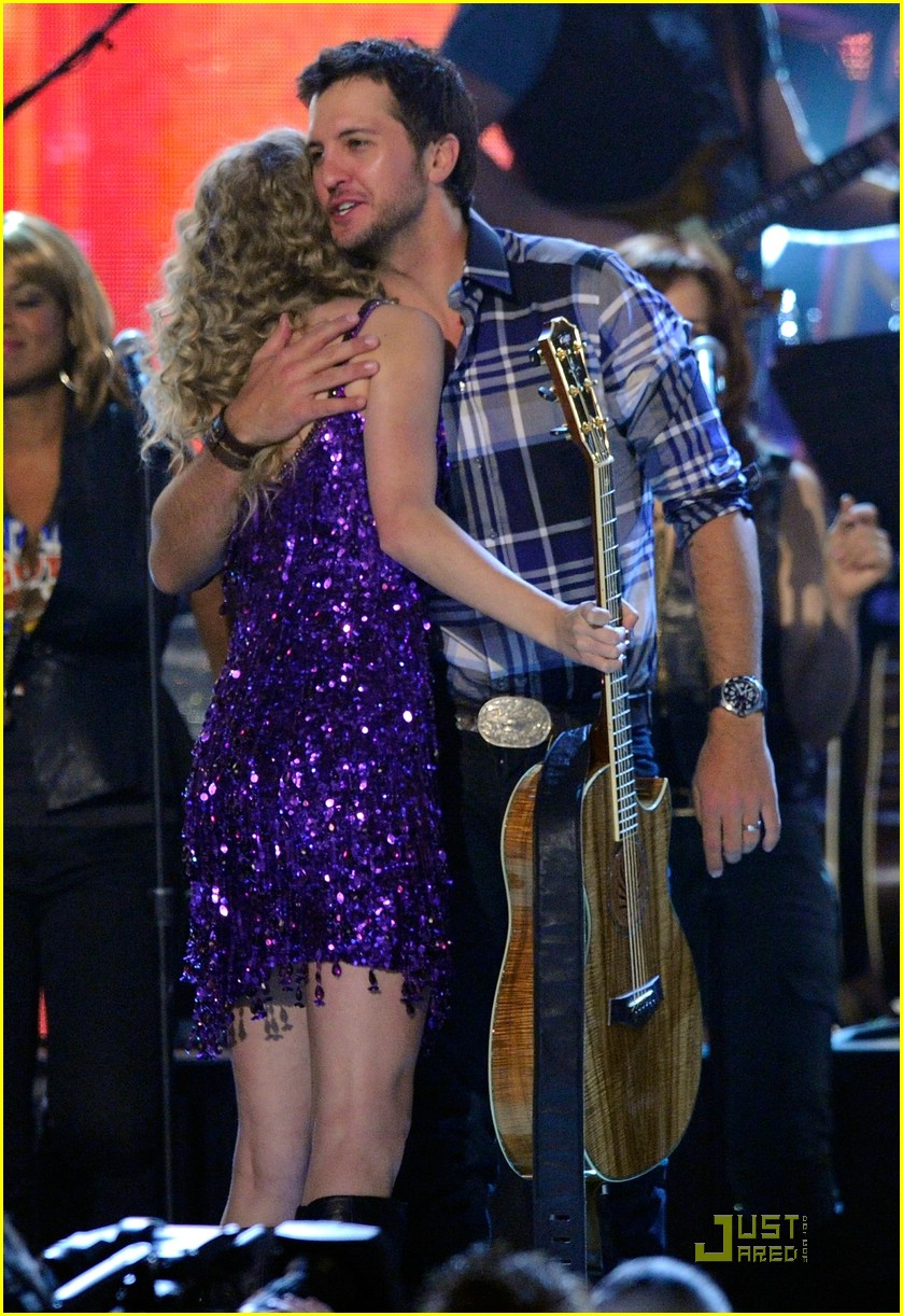 Taylor Swift Plays The Last Rodeo | Photo 367160 - Photo Gallery | Just ...