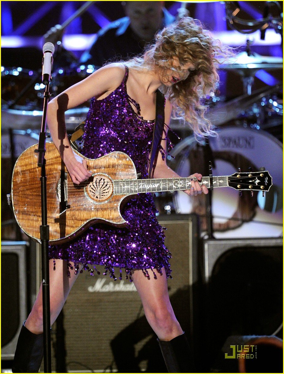 Taylor Swift Plays The Last Rodeo | Photo 367161 - Photo Gallery | Just ...