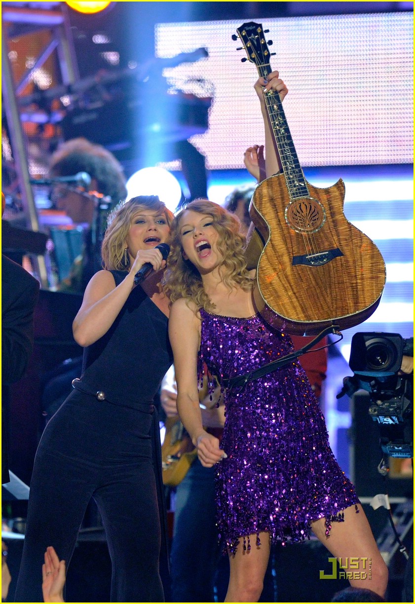 Taylor Swift Plays The Last Rodeo | Photo 367163 - Photo Gallery | Just ...