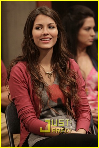 Victoria Justice & Liz Gillies: Stage Fight! | Photo 366298 - Photo ...