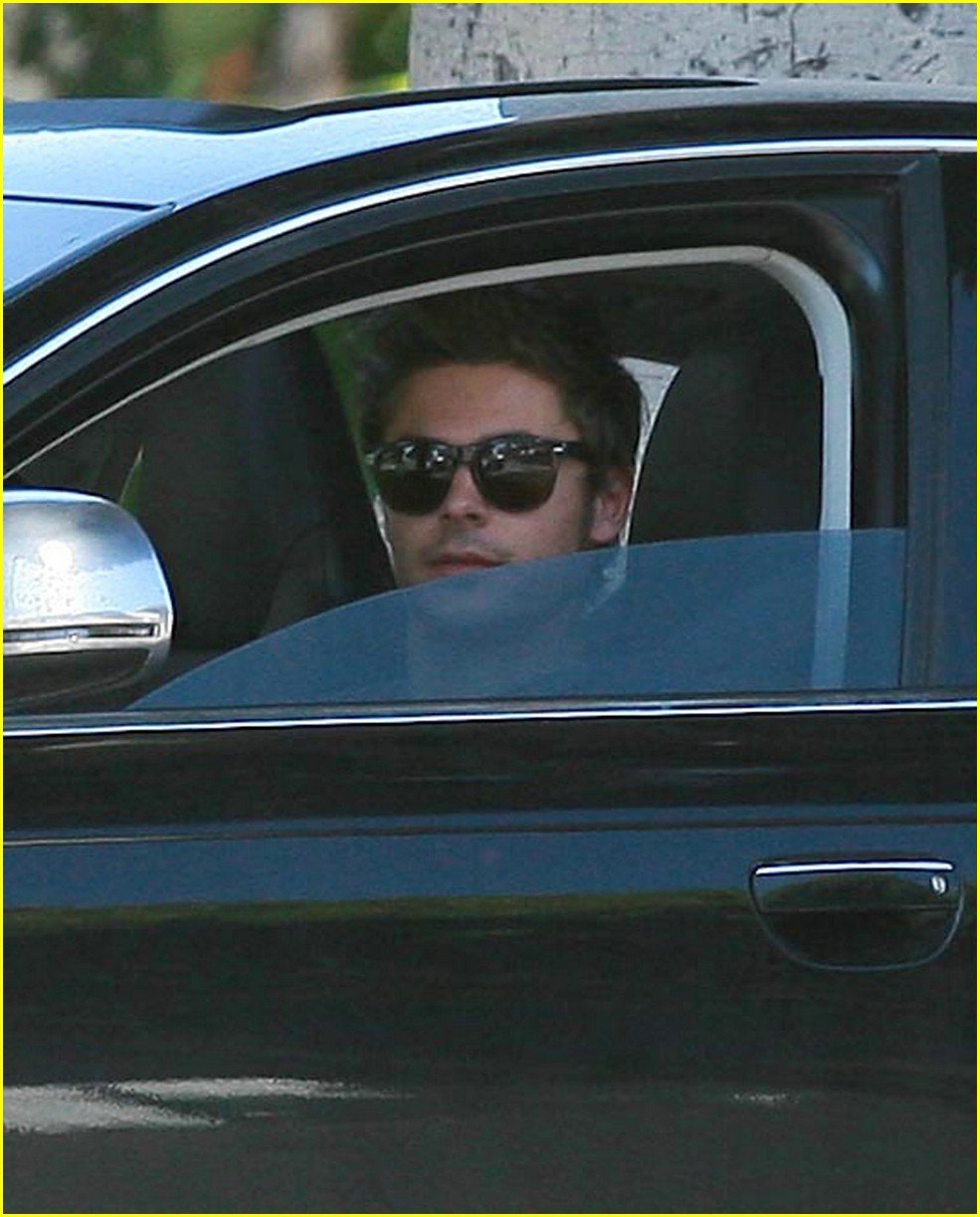 Zac Efron: Ticket at Fred Segal | Photo 365596 - Photo Gallery | Just ...