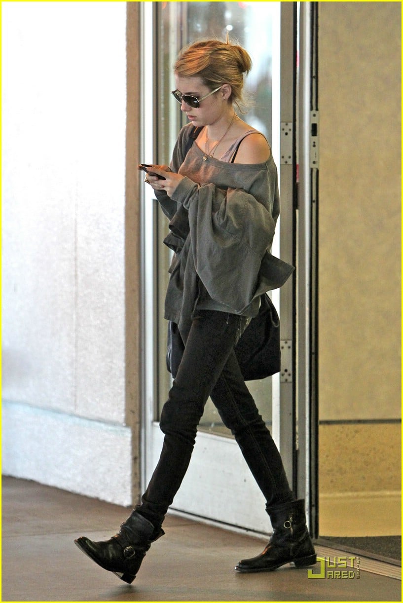 Emma Roberts: Laughing at LAX | Photo 368954 - Photo Gallery | Just ...