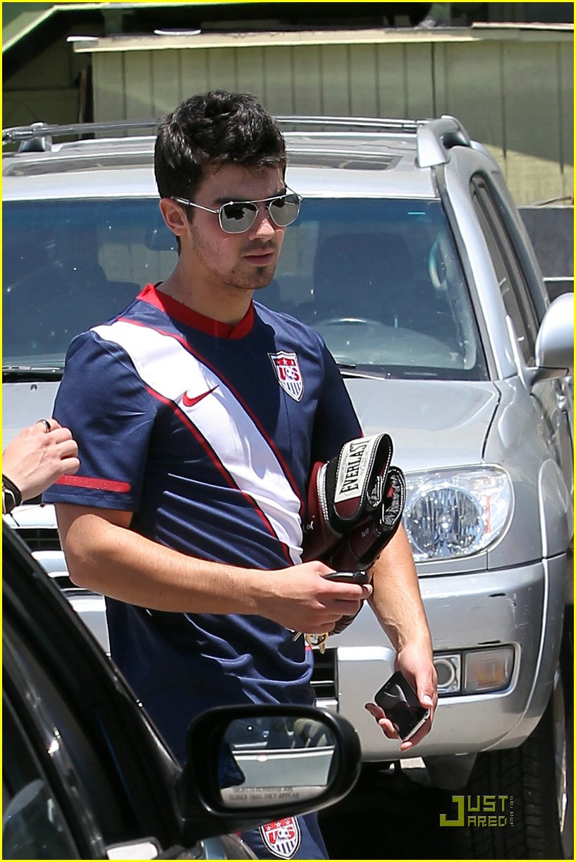 Joe Jonas: Connect Three are Brothers! | Photo 371369 - Photo Gallery | Just Jared Jr.