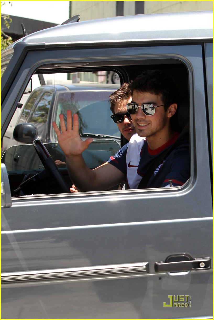 Joe Jonas: Connect Three are Brothers! | Photo 371375 - Photo Gallery | Just Jared Jr.