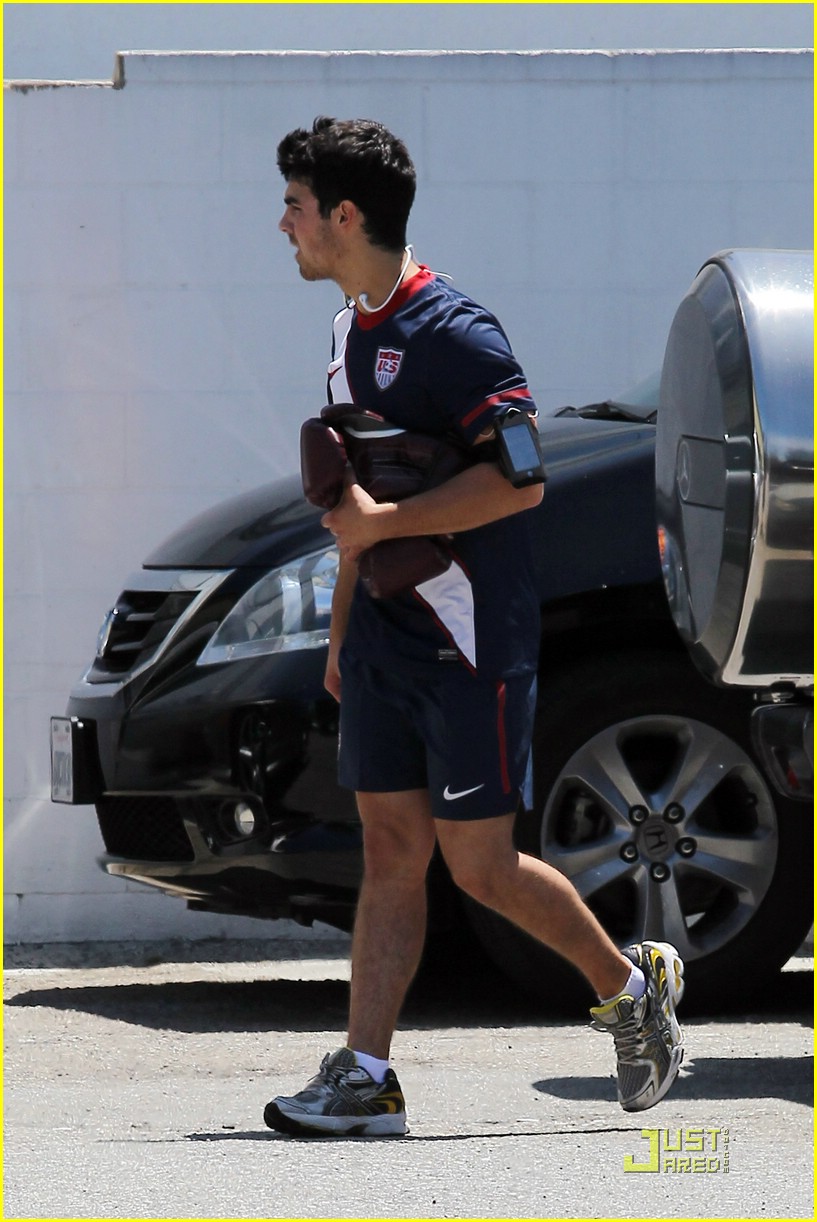 Joe Jonas: Connect Three are Brothers! | Photo 371384 - Photo Gallery | Just Jared Jr.