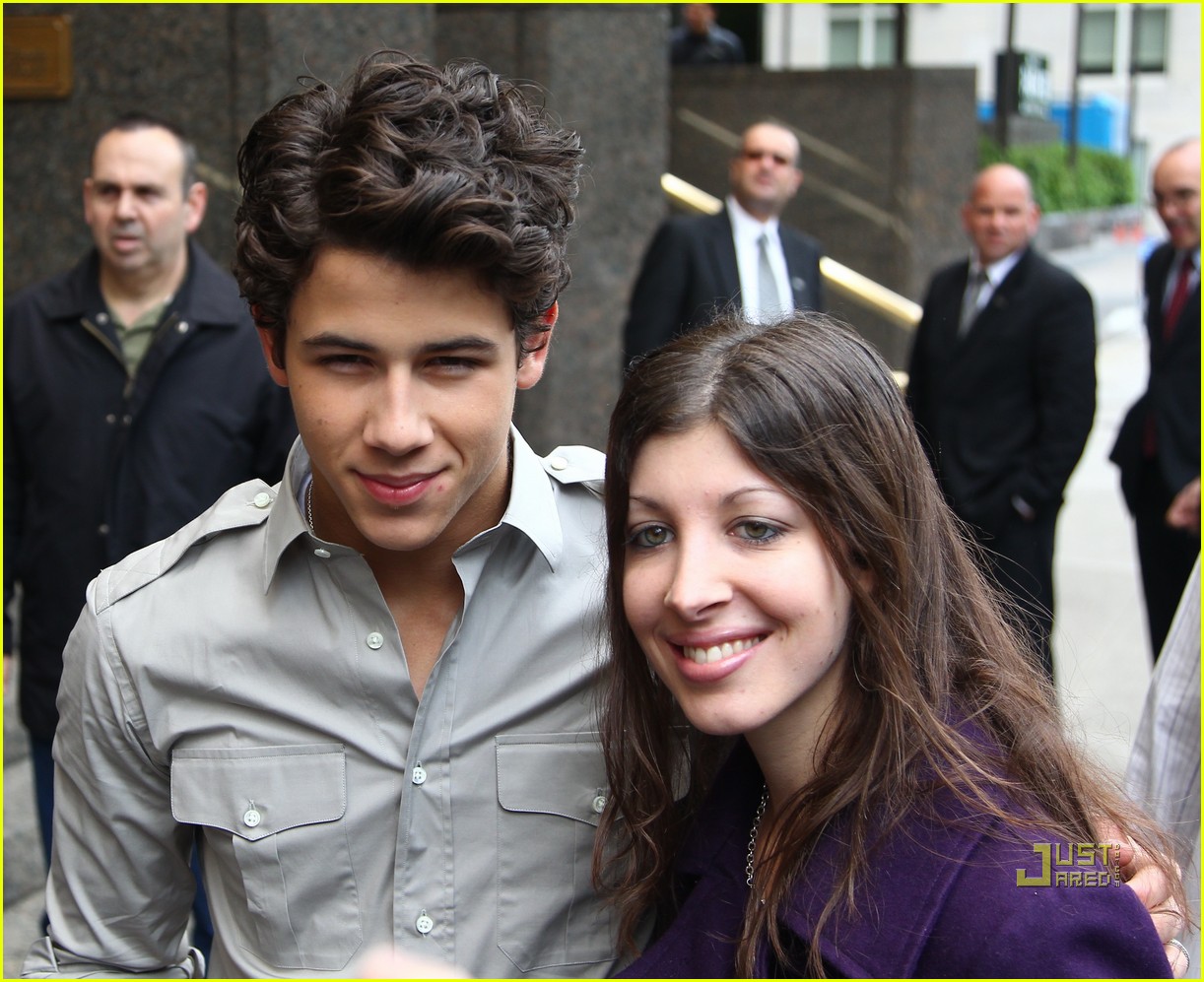 Jonas Brothers Pucker Up, Pinch Themselves! | Photo 370506 - Photo ...