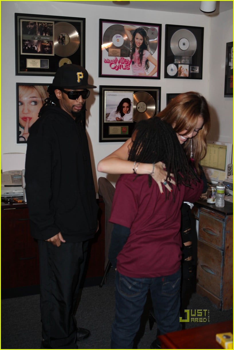 Miley Cyrus Hits The Studio with Lil Jon | Photo 370564 - Photo Gallery ...
