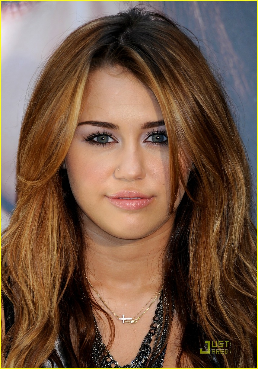 Full Sized Photo of miley cyrus madrid album 27 | Miley Cyrus is Madrid ...