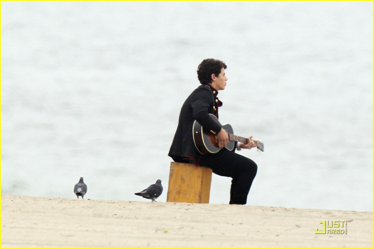 Nick Jonas' Beach Ballad | Photo 369124 - Photo Gallery | Just Jared Jr.
