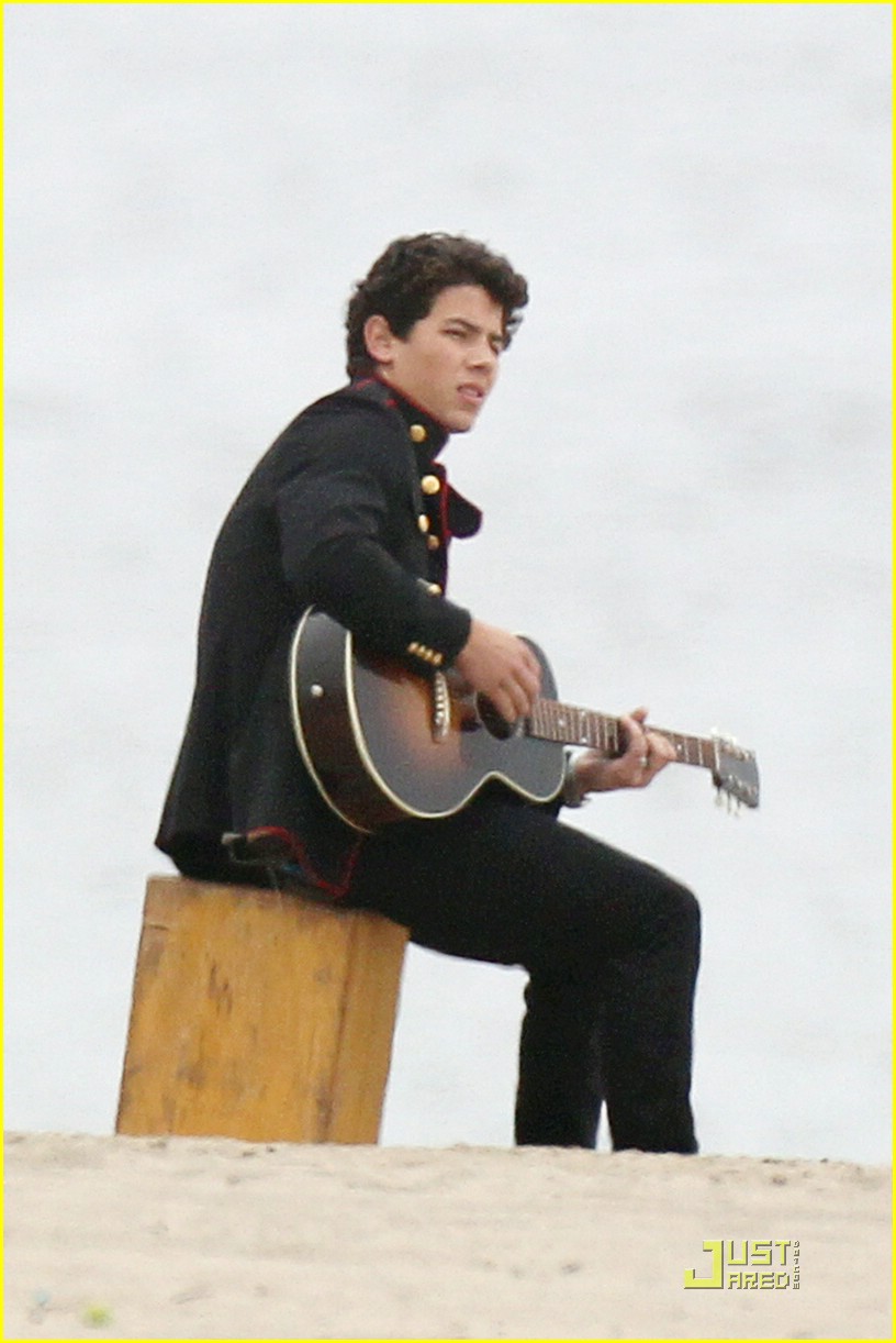 Nick Jonas' Beach Ballad | Photo 369125 - Photo Gallery | Just Jared Jr.