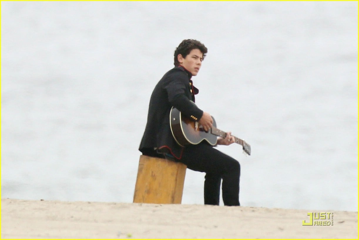 Nick Jonas' Beach Ballad | Photo 369126 - Photo Gallery | Just Jared Jr.