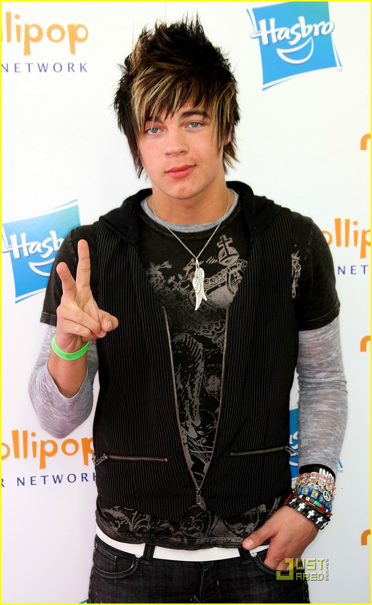 Savannah Outen: Portland Rose Festival Grand Marshal! | Photo 371104 ...