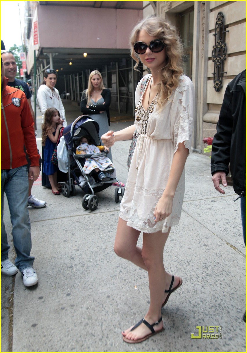 Full Sized Photo of taylor swift hall fame inductee 13 | Taylor Swift: Songwriters Hall of Fame ...