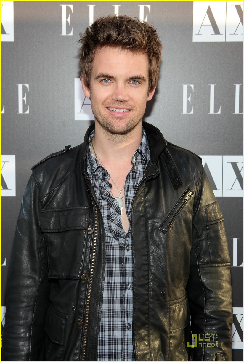 Full Sized Photo of tyler hilton disco glam 05 | Tyler Hilton: Disco ...