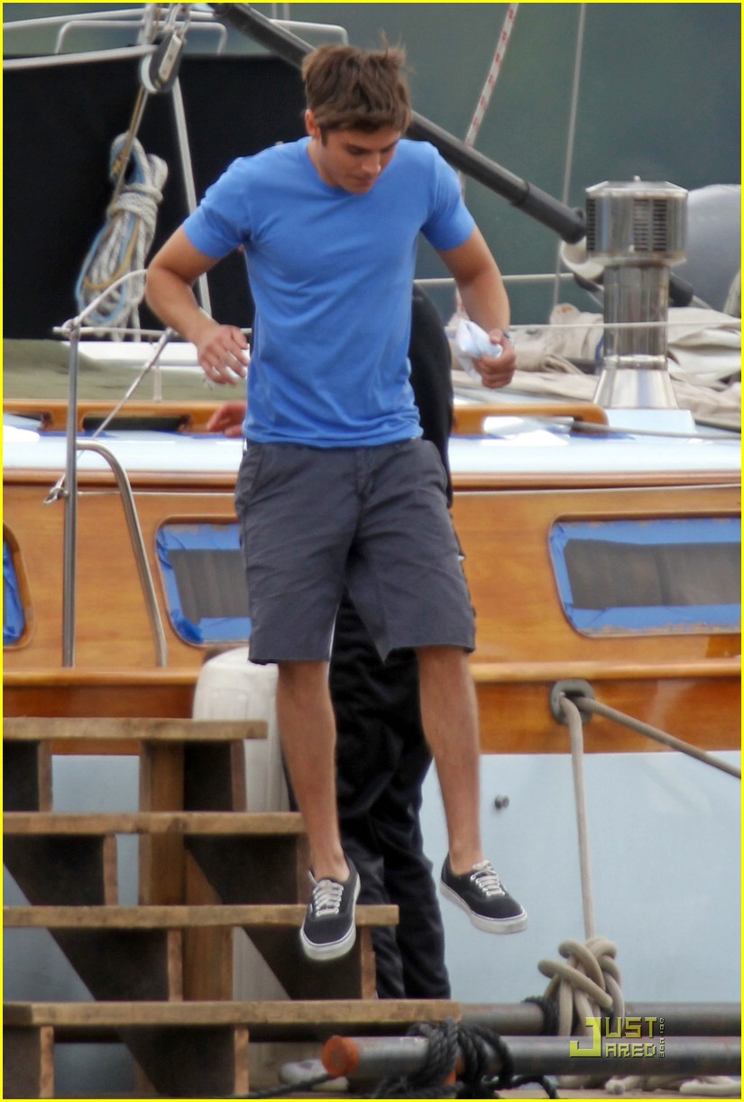 Zac Efron: Banana Boat Boy | Photo 370821 - Photo Gallery | Just Jared Jr.