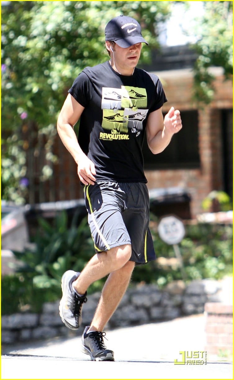 Full Sized Photo of zac efron revolution runner 04 | Zac Efron is a ...