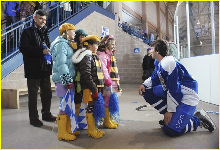 Hutch Dano & Kelsey Chow in Den Brother -- FIRST LOOK! | Photo 373923 ...