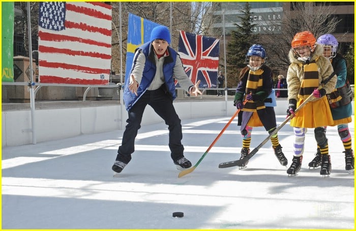 Hutch Dano & Kelsey Chow in Den Brother -- FIRST LOOK! | Photo 373931 ...