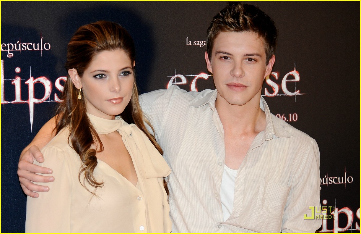 Ashley Greene & Xavier Samuel Make It Madrid | Photo 376025 - Photo ...