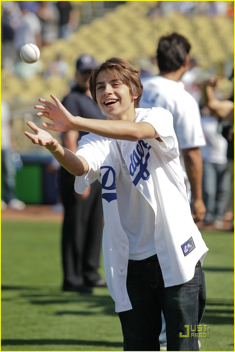 Jake T. Austin & Tom Cruise: Dodgers Dudes! | Photo 376220 - Photo ...