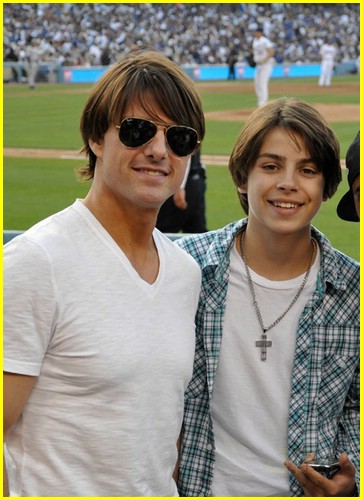 Jake T. Austin & Tom Cruise: Dodgers Dudes! | Photo 376221 - Photo ...