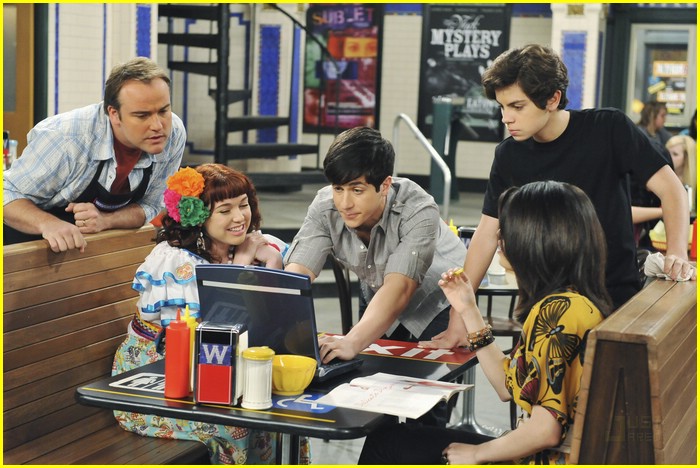 Jennifer Stone: Meet Harper's Parents! | Photo 375433 - Photo Gallery ...