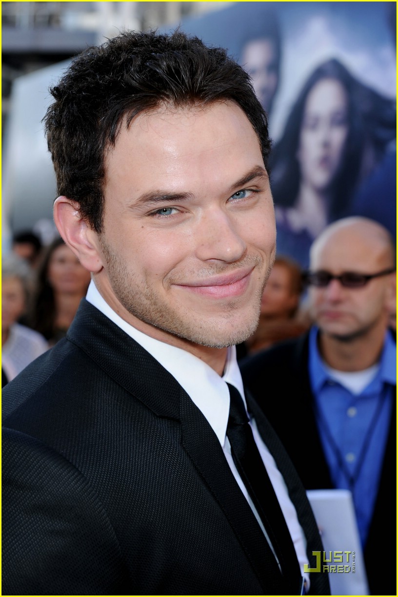 Kellan Lutz & AnnaLynne McCord: Eclipse Premiere Pair | Photo 375426 ...