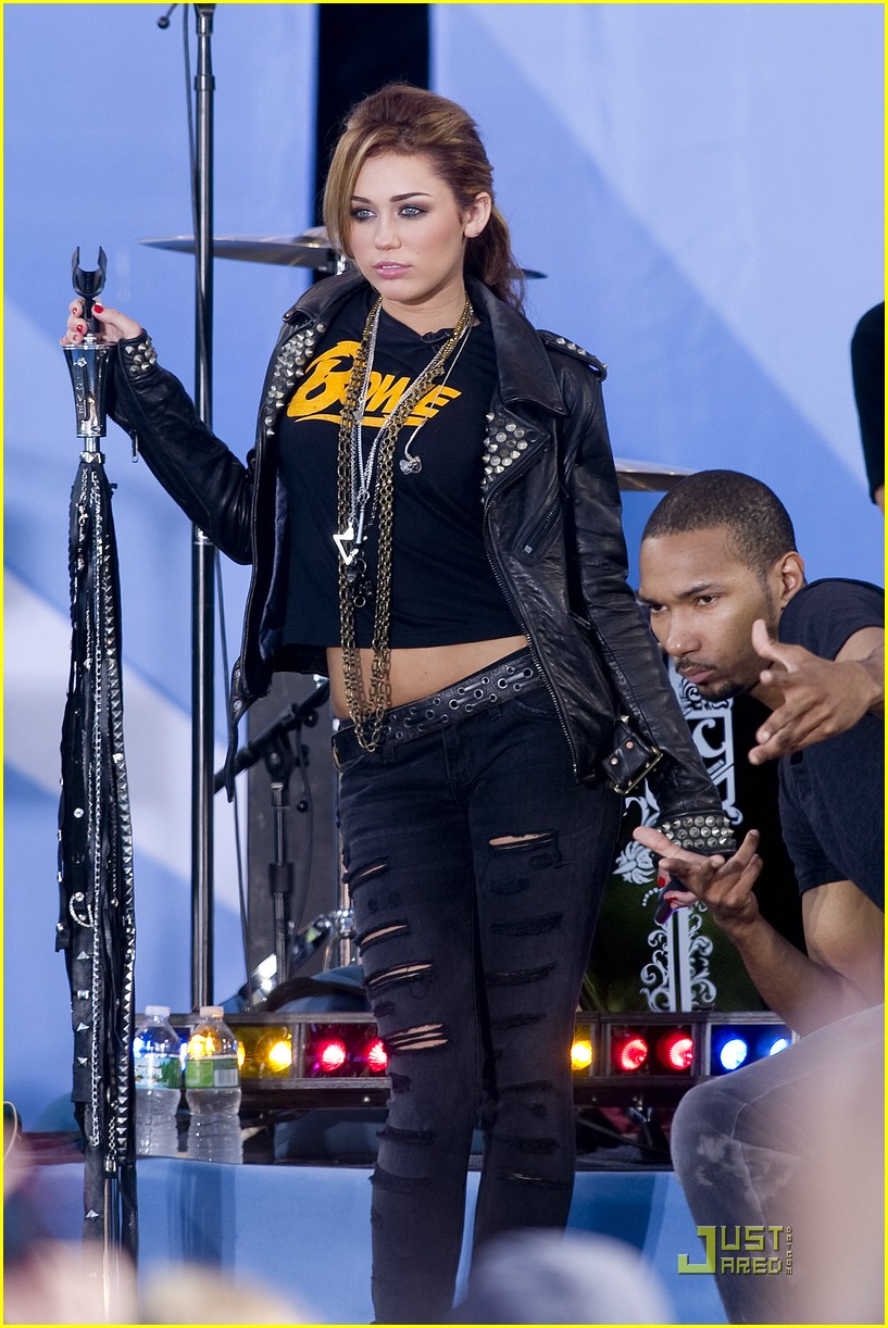 Miley Cyrus is Bowie Beautiful on GMA! | Photo 374273 - Photo Gallery ... Miley Cyrus is Bowie Beautiful on GMA! | Photo 374273 - Photo Gallery ...