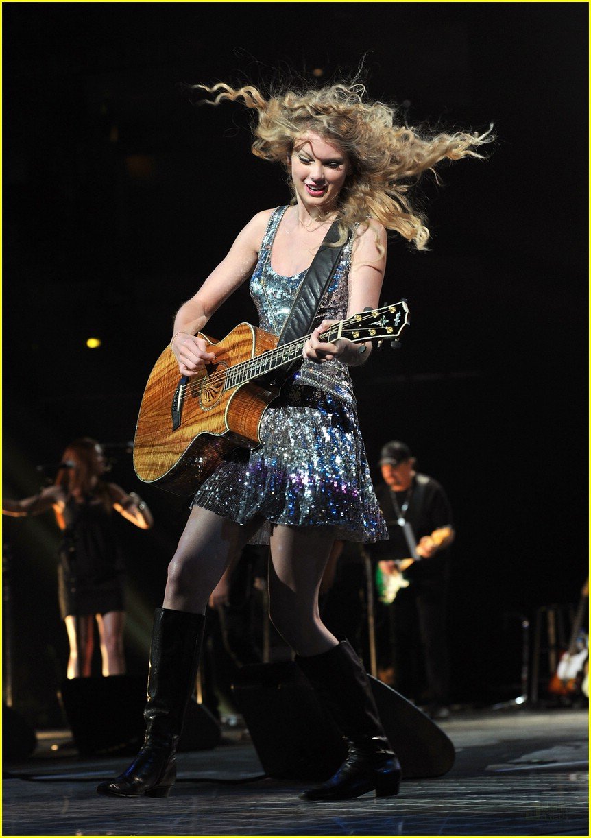 Taylor Swift Raises Up Nashville | Photo 375037 - Photo Gallery | Just ...