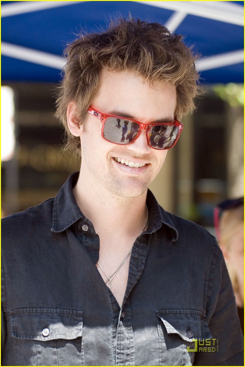 Full Sized Photo of tyler hilton chicago concert 02 | Tyler Hilton ...