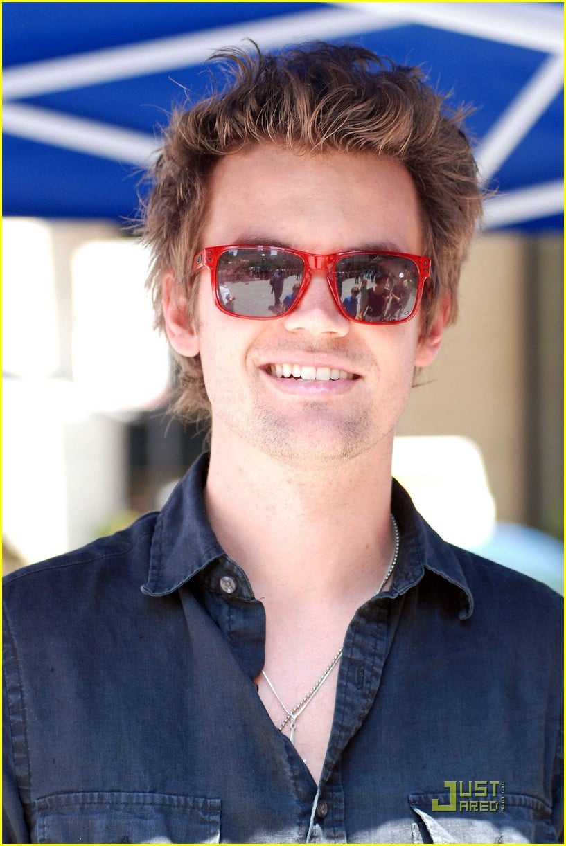 Full Sized Photo of tyler hilton chicago concert 10 | Tyler Hilton ...