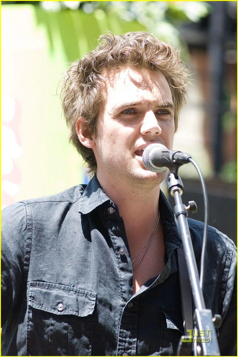 Full Sized Photo of tyler hilton chicago concert 14 | Tyler Hilton ...