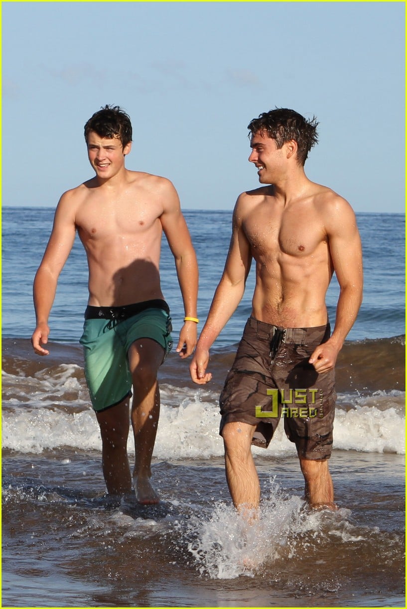 Full Sized Photo of zac efron dylan beach 02 | Zac Efron: Beach with ...