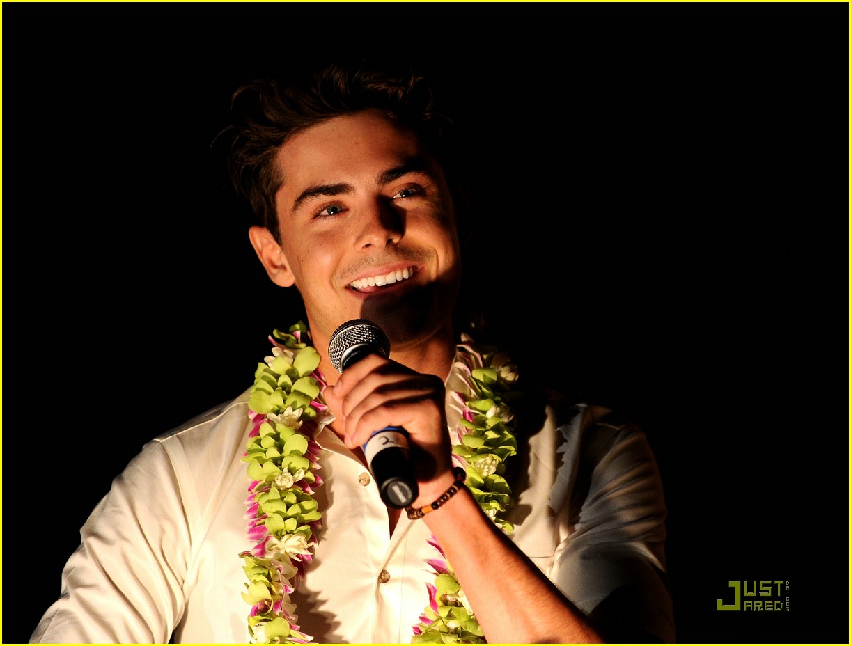 Zac Efron is a Star in Maui | Photo 374075 - Photo Gallery | Just Jared Jr.
