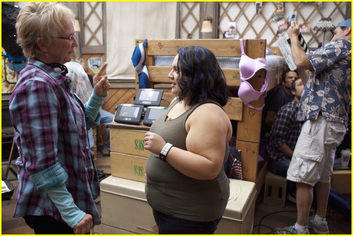 Full Sized Photo Of Nikki Blonsky Sing Huge 16 Nikki Blonsky Sings On Huge Just Jared Jr