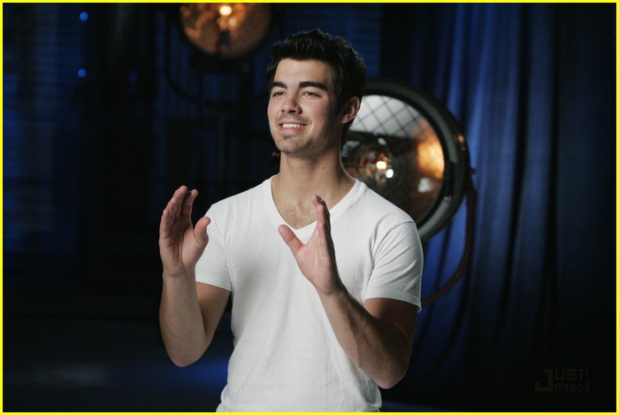 Joe Jonas & Debby Ryan: Oil Spill Stars | Photo 378399 - Photo Gallery ...