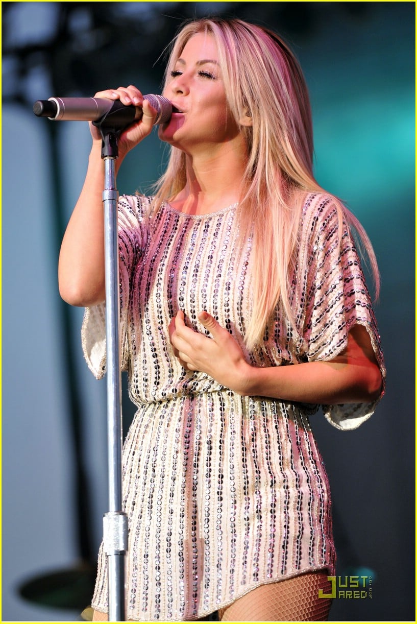 Julianne Hough Knoch's It Out of the Park | Photo 376750 - Photo ...