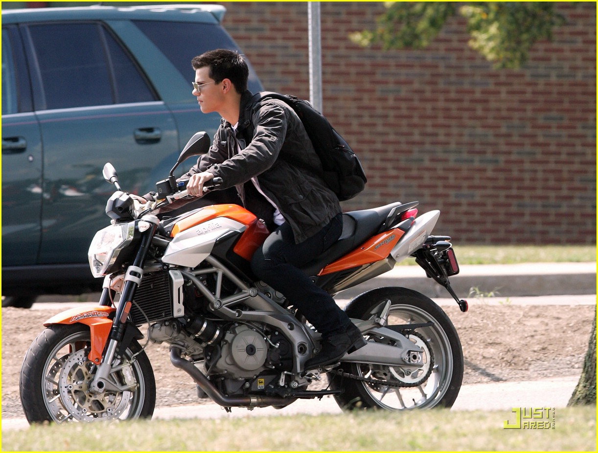 Taylor Lautner is a Motorcycle Man | Photo 377791 - Photo Gallery ...